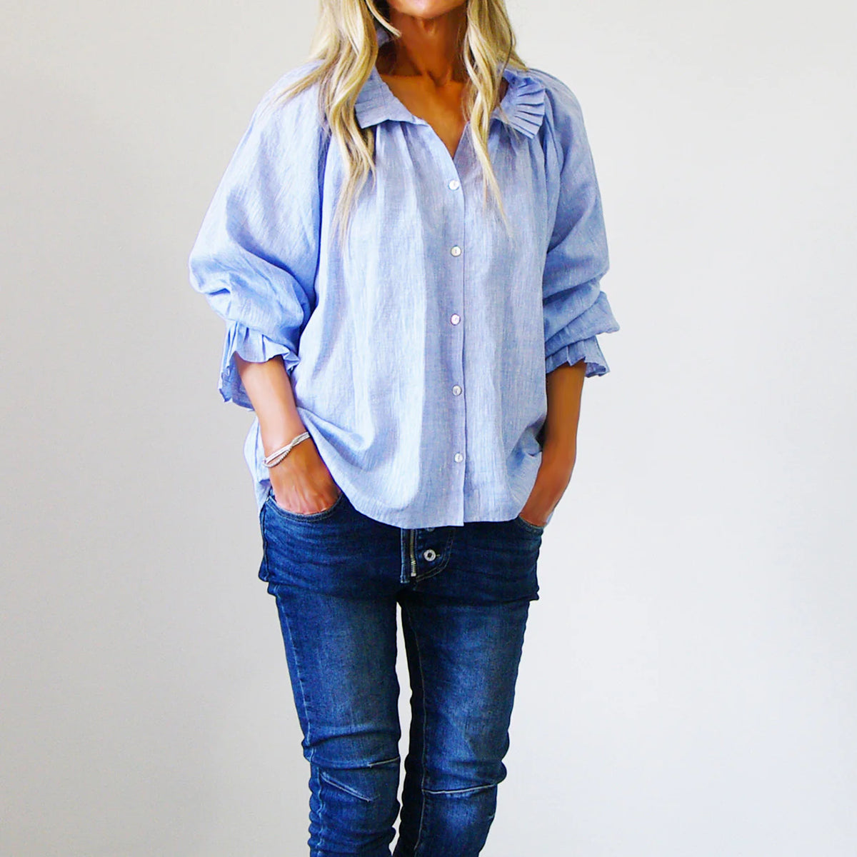 SAMMI LINEN SHIRT- CHAMBRAY – Alexis Dawn Store